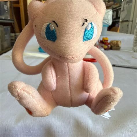 Tomy Pokémon Mew Keychain Plush Toyb26s