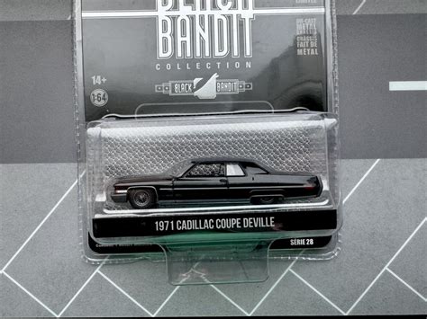 Greenlight 164 Cadillac Coupe Deville Lowrider 1971 Black