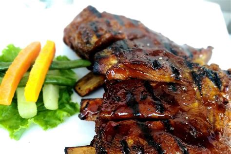 Bourbon Street Bar And Grill Offers Scenic Al Fresco Dining At Festive