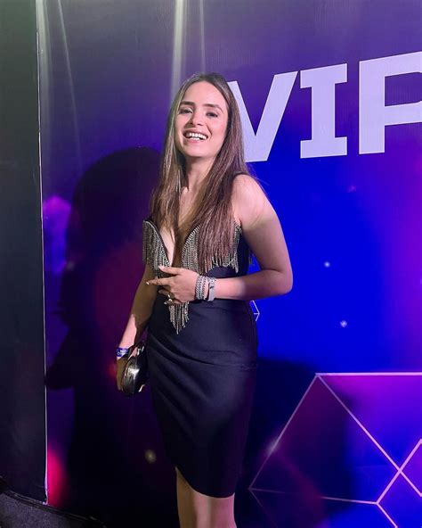 Simran Dhanwani Milky Body Rindiancelebscenes