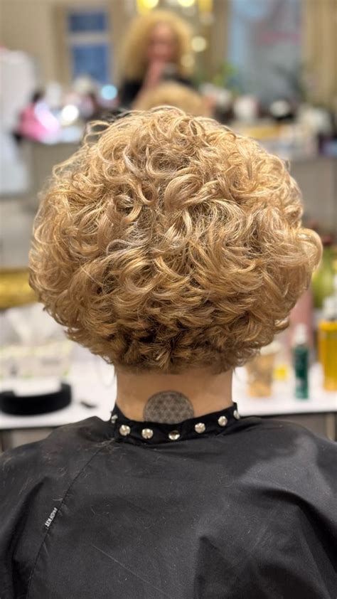 Стрижка вьющихся волос