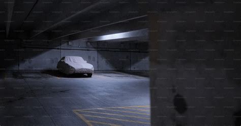 주차장에 차가 주차되어 있습니다 사진 Unsplash의 차고 이미지