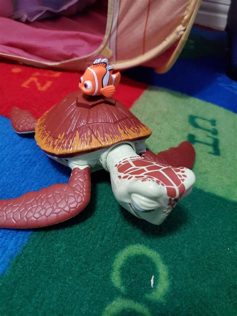 Disney Pixar Finding Nemo Crush Talking Action Figure Chat N Cruise
