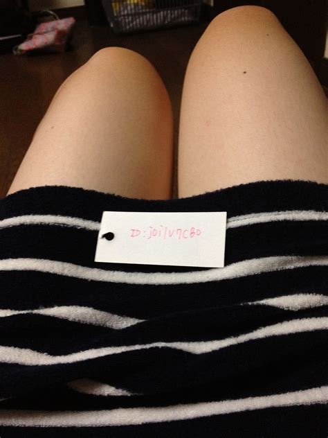 19歳女が服めくり上げ貧乳晒して可愛い柄パンティ脱いだマンスジ自画撮り みんくちゃんねる