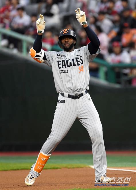 포토 9경기 연속 안타 한화 플로리얼