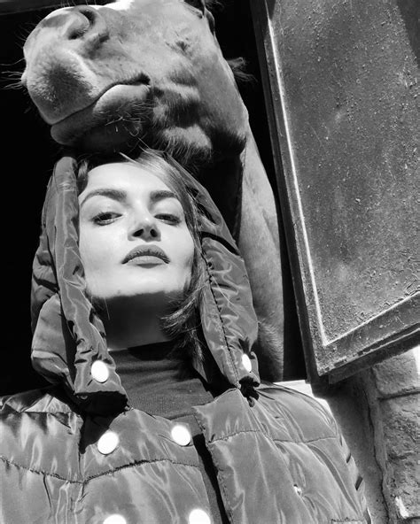 عکس‌های جذاب و متفاوت بیتای سریال آوای باران