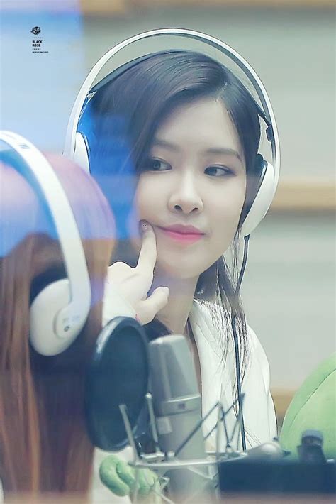 Here Are 15 Times Blackpinks Rosé Blessed Us With Her Adorable