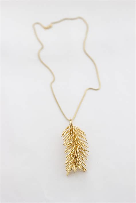 Колие Елхови клонки позлатено Магията на българската роза