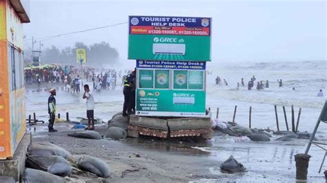 ঢেউয়ের আঘাতে লণ্ডভণ্ড কক্সবাজার সমুদ্র সৈকত