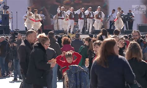 Dita E Verës Në Tiranë Dhe Elbasan Aktivitete Festë Dhe Muzikë Rrugët Të Mbushura Me Qytetarë