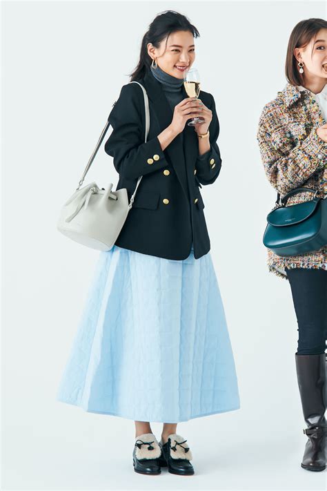 本格的な秋にぴったり！大人のカジュアル「ネイビージャケットコーデ」3選 Classy クラッシィ