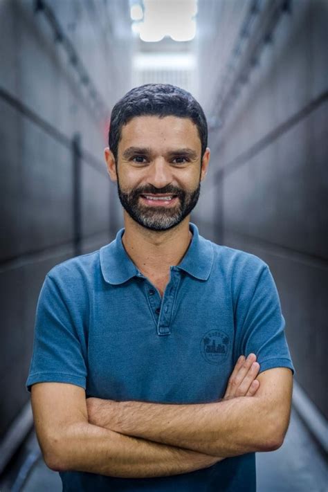 hugo de sousa isola se em portugal por receio de descontrolo no brasil