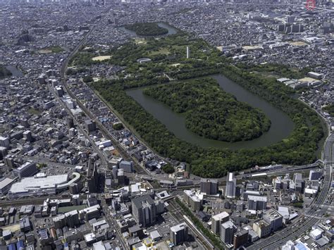 【空から撮った鉄道】住宅地にドンと構える世界遺産の古墳と傍らにあるjrと南海の乗換駅・三国ヶ丘駅 乗りものニュース