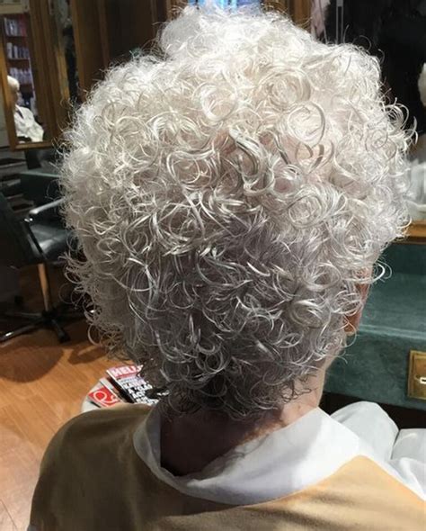 36 Short Permed Hairstyles for Women Over 60 to Look Younger - Hood MWR