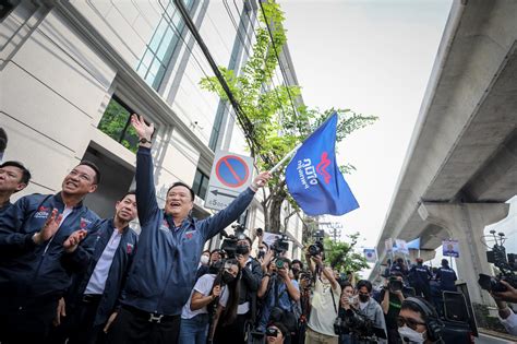 สู้ศึกเมืองหลวง พร้อมตอกเสาเข็ม กทม ภูมิใจไทย เปิดตัว 33 ผู้สมัคร ปล่อยคาราวานรถหาเสียง ชู