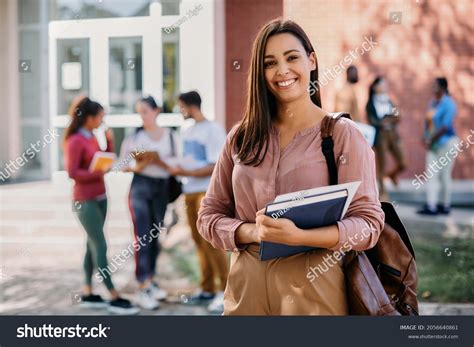 1774525 Imágenes De Estudiante Universitario Imágenes Fotos Y