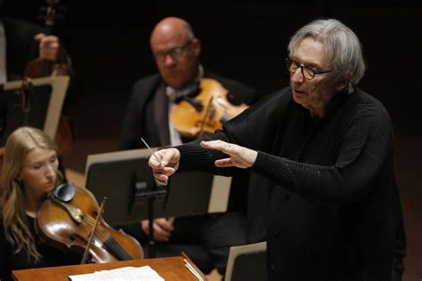 Privilegio Por Partida Doble Michael Tilson Thomas Al Frente De Dos Orquestas Diferentes