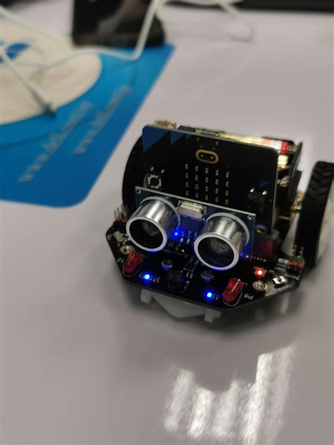 โครงการ “การเขียนโปรแกรมสำหรับควบคุมหุ่นยนต์แขนกลขนาดเล็ก”