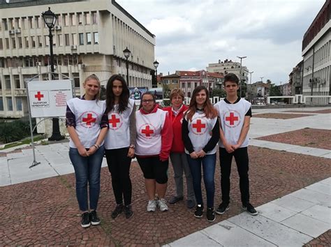Доброволци на БЧК в Асеновград честват празника на организацията Български Червен Кръст Пловдив