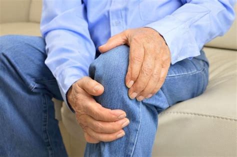 Feels Like Glass In My Knee When I Kneel 4 Possible Causes The