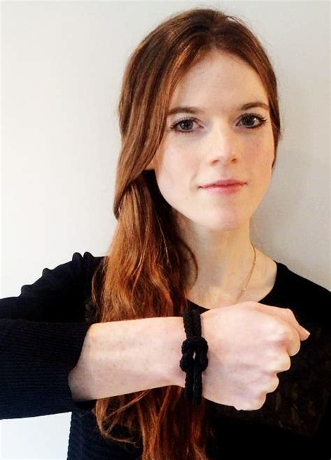 Redhead Beauty Scrolller