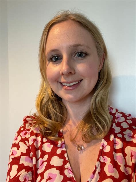 Elise Holland Medium