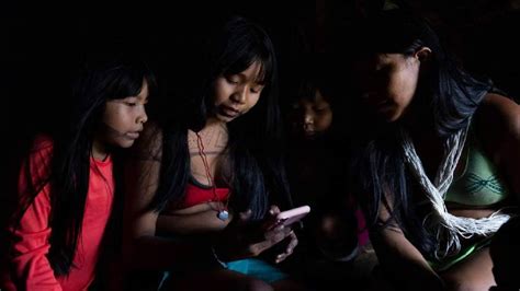 巴西亚马孙土著部落通网9个月后,年轻人沉迷网络、色情视频引争议伊诺克部落通网新浪新闻 巴西亚马孙土著部落通网9个月后,年轻人沉迷网络、色情视频引争议伊诺克部落通网新浪新闻