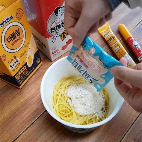 스파게티 까르보나라 X 천하장사 소시지 레시피 『꿀 조합 레시피 추천』 농심 스파게티 까르보나라에 야들야들한 천하장사소지와 더블링 콰트로치즈까지 사르르~ 이 조합 Is