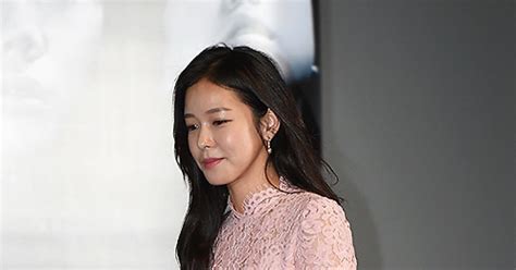 [포토엔]경수진 몸매 드러낸 밀착 핑크 원피스