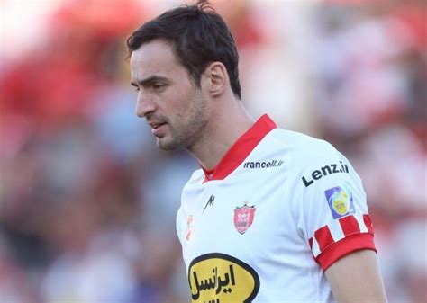 ببینید اخراج گولسیانی در دقیقه ۳۸ در پی خطا روی کاوه رضایی خبرآنلاین