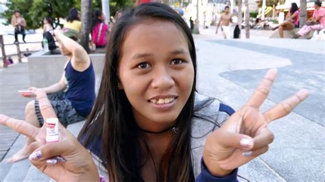 Cute Girlie At Pattaya Beach Thailand Youtube