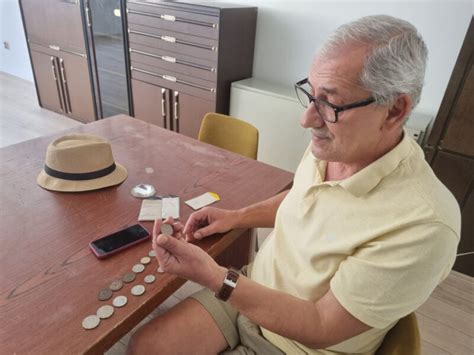 Три децении собира монети и банкноти има 2 500 примероци од 100 држави Независен Весник