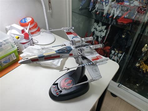 스타워즈 지인이 선물해준 스타워즈 전투기 인젝션킷 가격이 좀 과하다는 느낌 사운드 엘이디 날개 위아래로 동작 웨더링을 좀해봤는데 그냥저냥 볼만하네요 콜리colley