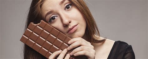 Por Que As Mulheres Têm Vontade De Comer Doce Na Tpm Pró Corpo