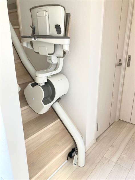 大阪府八尾市 階段昇降機【設置事例】 階段昇降機・介護用階段リフト・家庭用階段昇降機販売レンタルの「ダイコー株式会社」