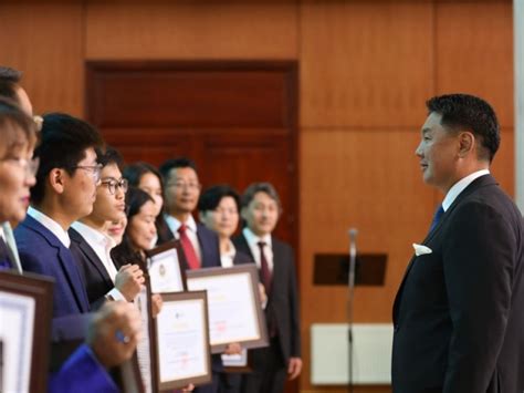 У Хүрэлсүх Олон улсын олимпиадад амжилттай оролцсон 58 сурагчид 3 10 сая төгрөгийн мөнгөн