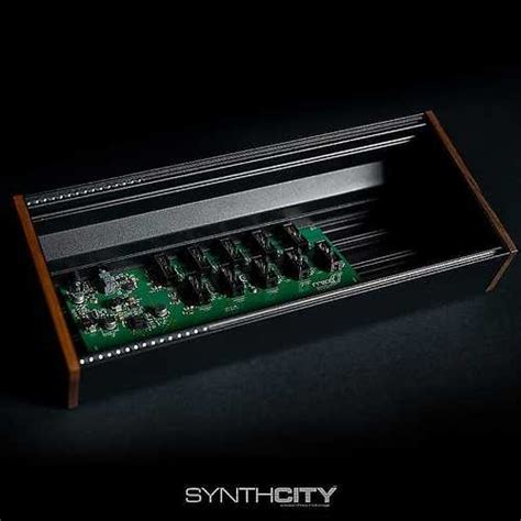 Moog 60hp Powered Eurorack Case Keyboards Rock N Roll Vintage Guitars