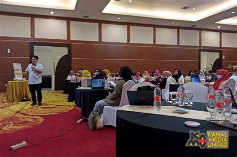 Implementasi Project Based Learning Prodi Administrasi Bisnis Unpad Gelar Bazar Universitas