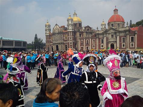 Peregrinos Basílica De Guadalupe Basilica De Guadalupe Peregrino