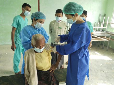 မအီမြို့၌ အသက်၆၅နှစ်နှင့်အထက် သက်ကြီးဘိုးဘွားများနှင့် ကာကွယ်ဆေးထိုးန