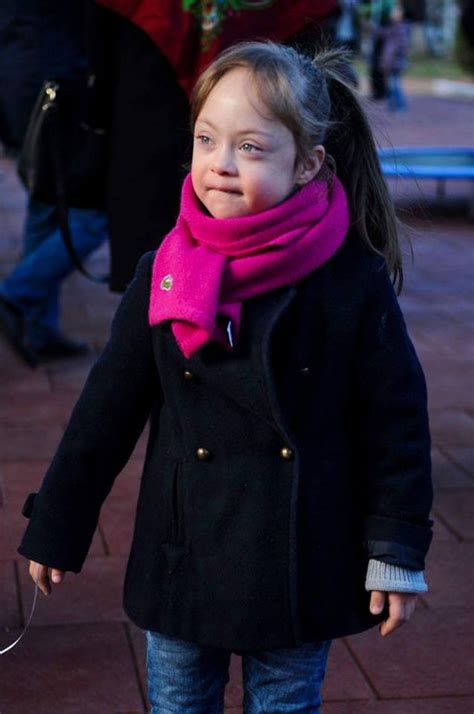 ნინუცა შენ ხარ დაუნი რომელიც მსოფლიოს მირჩევნია ვიდეო