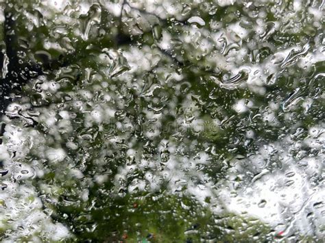 Cristal Goteando Con Agua De Lluvia Visto Desde El Interior Del