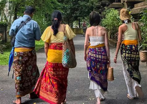 Bali Sarong Guide Meaning How To Wear And Where To Buy