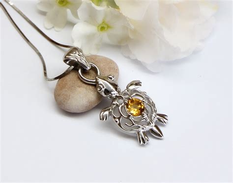 10 Cute Pendants That Can Melt Your Heart