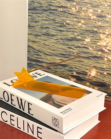 아티웨이브 연휴가 끝나니 날씨가 무척 쌀쌀해졌네요 단풍도 예쁘게 물들기 시작하고 사람들의 복장도