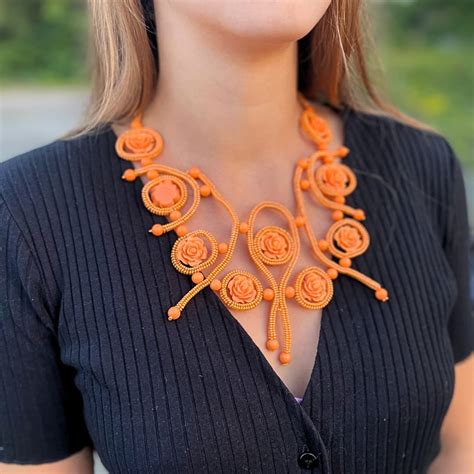 Helmestest Kaelakee Teele Pärl