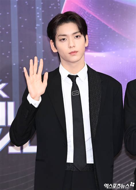 투바투 수빈 오마이걸 아린 2년 만에 재회한 뮤뱅 아콩 Mc[엑s Hd화보] 나무뉴스