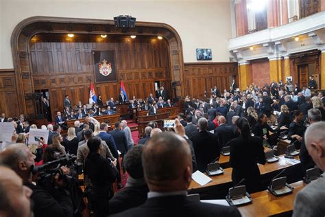 Хаос у Скупштини Србије ВИДЕО Infobirač