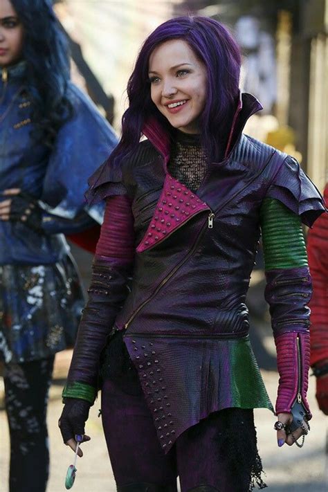 Pin By Pinner On Descendants Trilogy 2015 2019 Disney Descendants