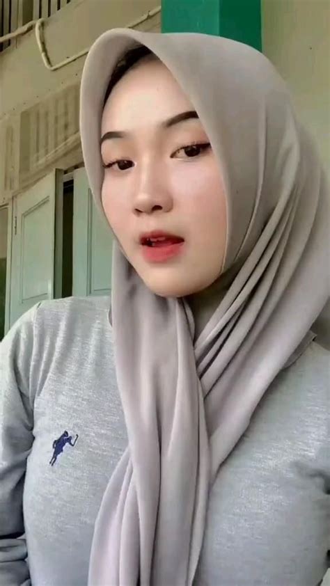 Pin by Maria Ulfa on gunung kembar | Perfect body women, Beautiful hijab, Hijab teen